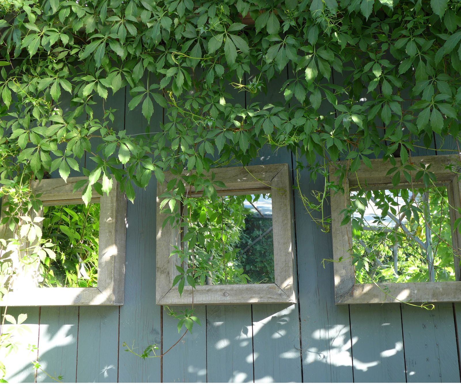 Outdoor mirror ideas: 5 expert ways to open up your yard | Homes and ...