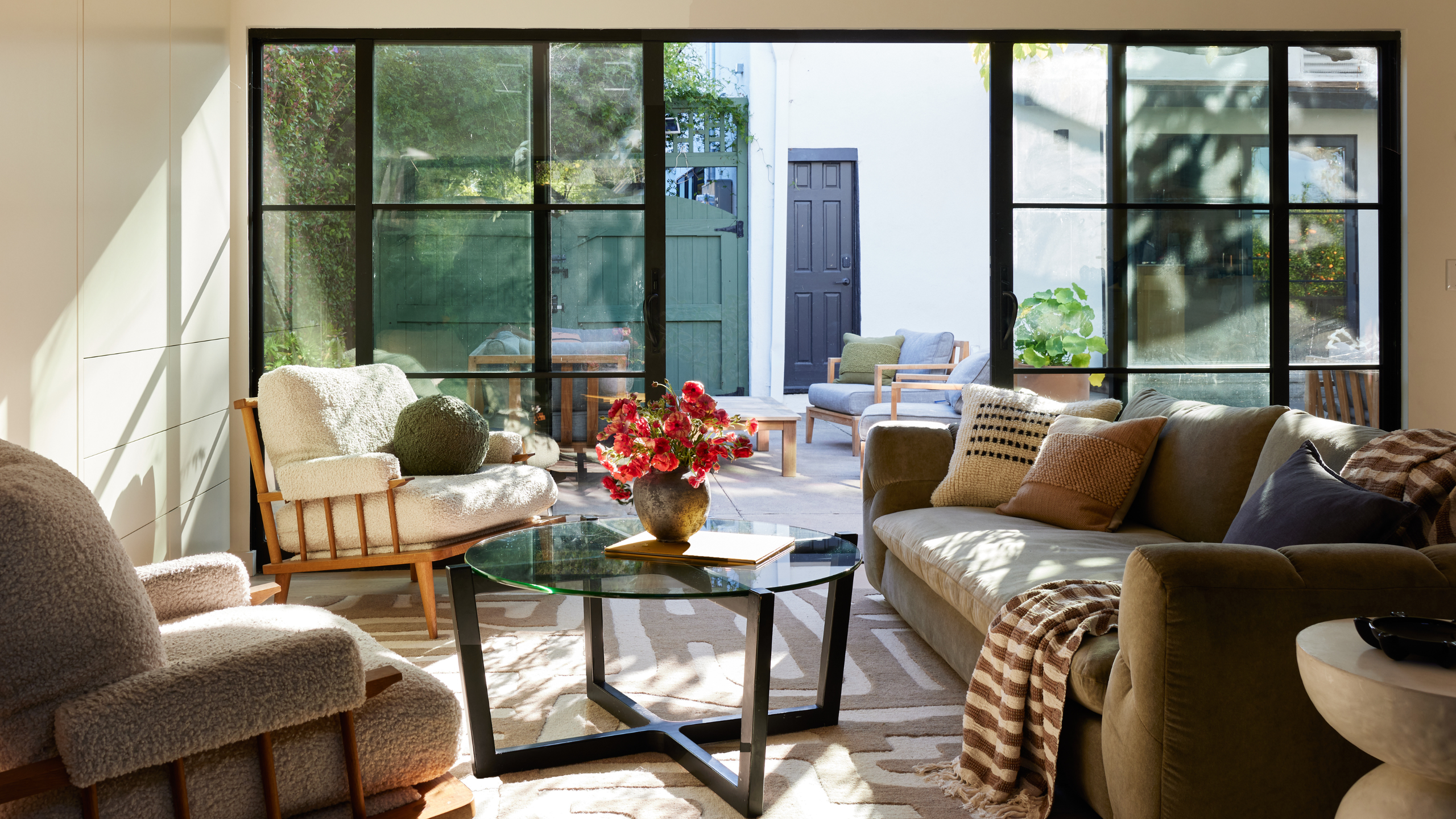 5 Golden Rules for 'Good' Living Rooms Interior Designers Swear by ...
