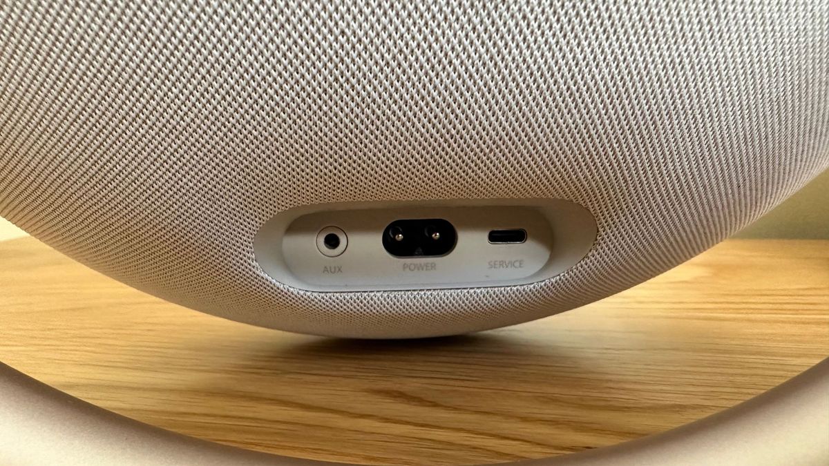 Harman Kardon Onyx 8 Bluetooth Speaker review: The weird sound Planetoid | iMore