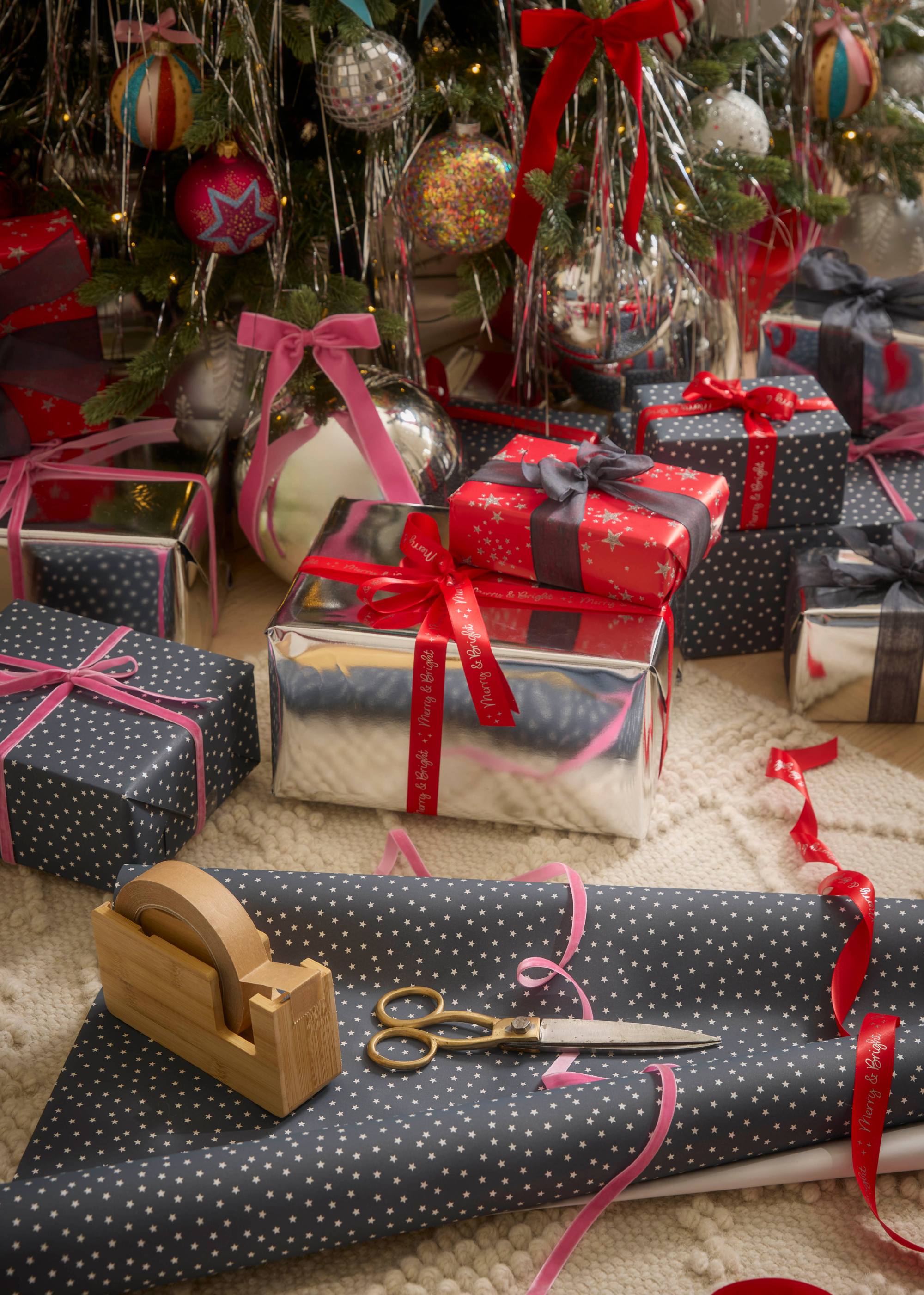 How to Organize Your Christmas Gifts Straight Away | Livingetc