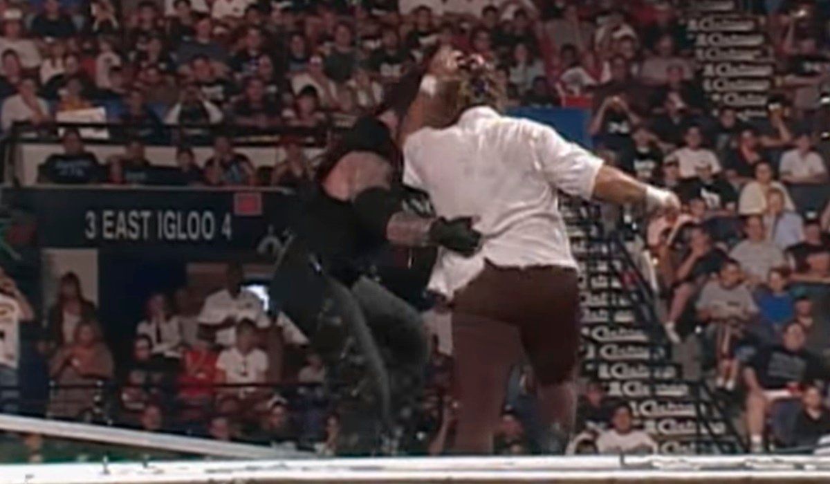 WWE: 10 Iconic Moments That Remind Us That Wrestling Used To Be More ...