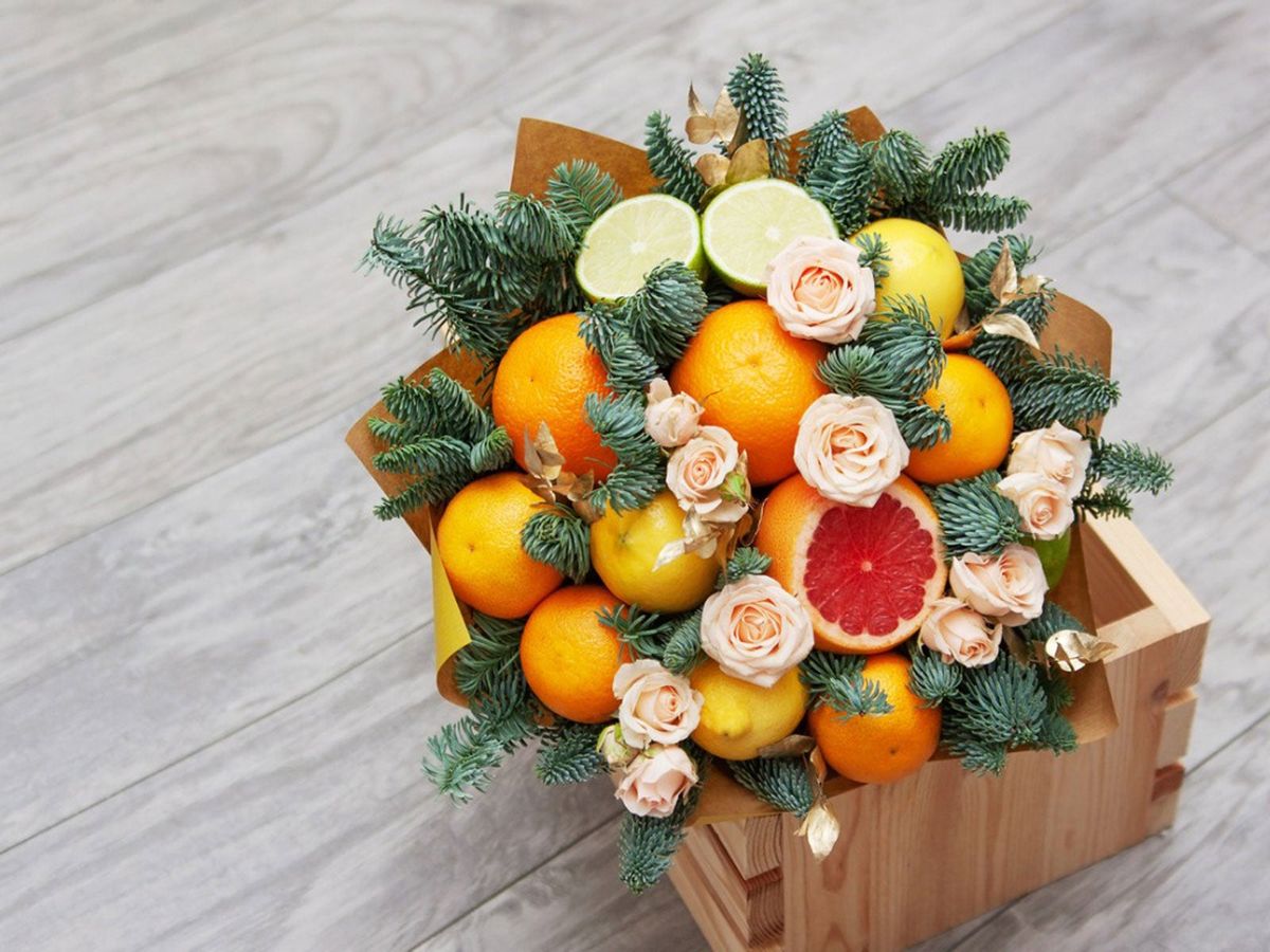 Fruit And Flower Arrangements - Tips For Arranging Flowers With Edibles ...