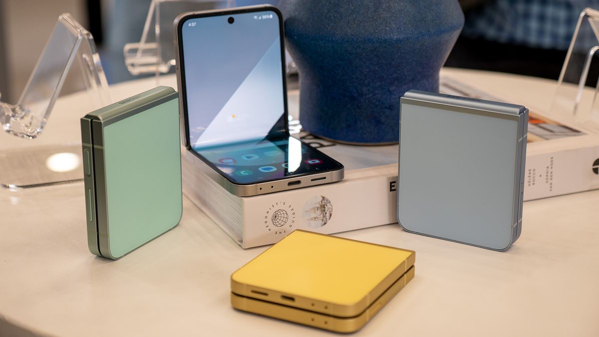 Samsung Galaxy Z Flip 6 vs. Motorola Razr Plus 2024 | Android Central