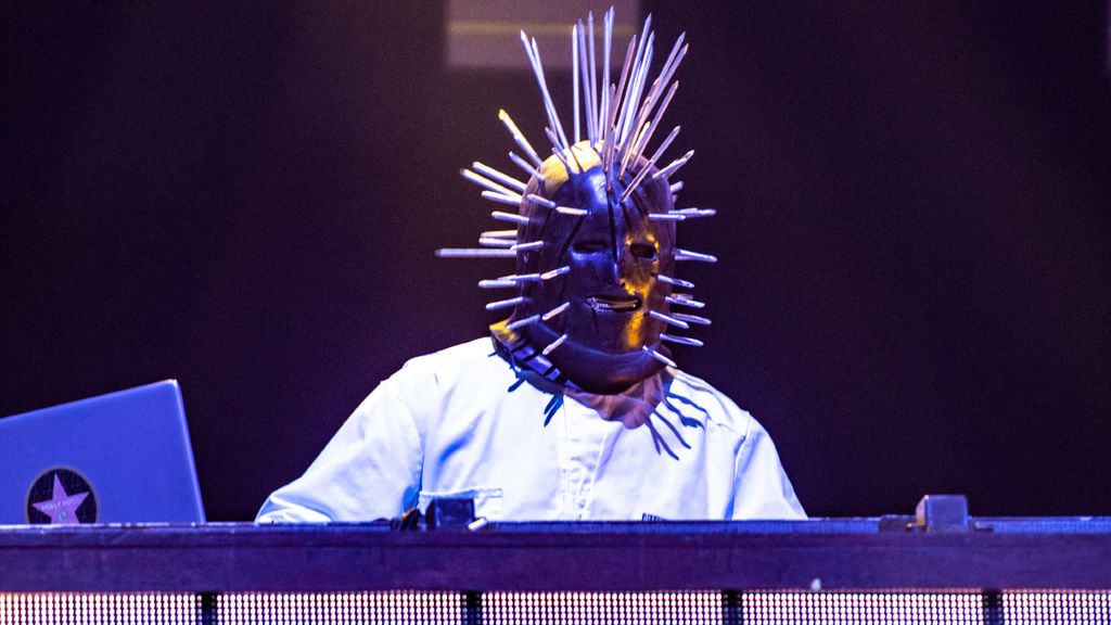 Slipknot announce departure of Craig Jones, then delete announcement ...