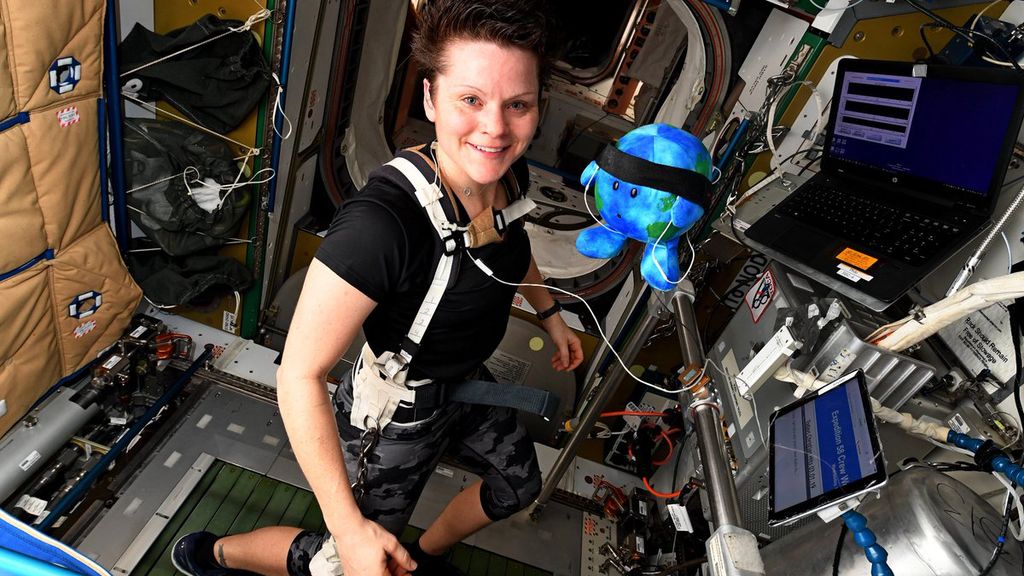 In Photos: Space Station Astronauts Bond with Little Earth 'Celestial ...