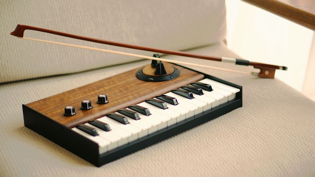 Ever wanted to play your synth like a violin? A Japanese DIY enthusiast ...