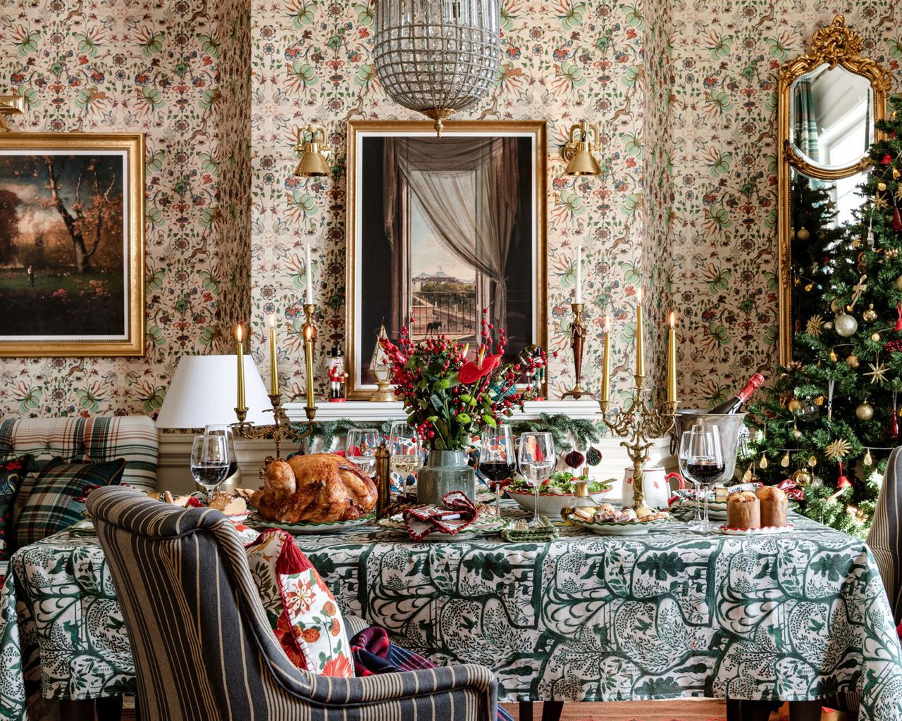 7 maximalist Christmas decor ideas: embrace festive excess | Homes and ...