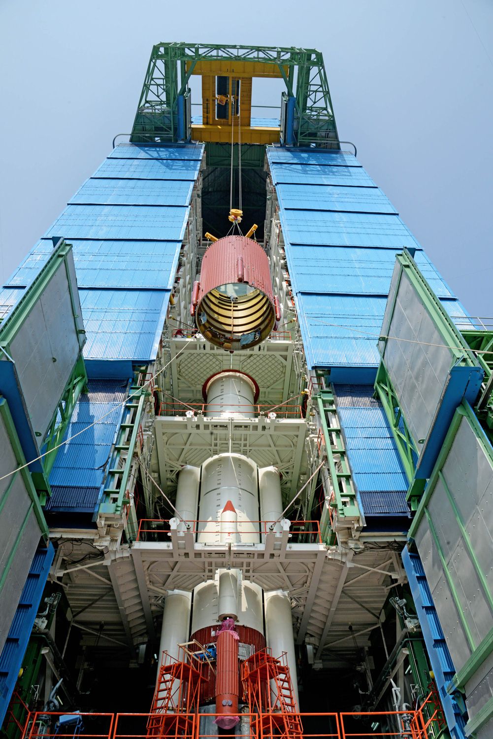 In Photos: Indian Satellites Soar to Space in the Country's 1st Launch ...