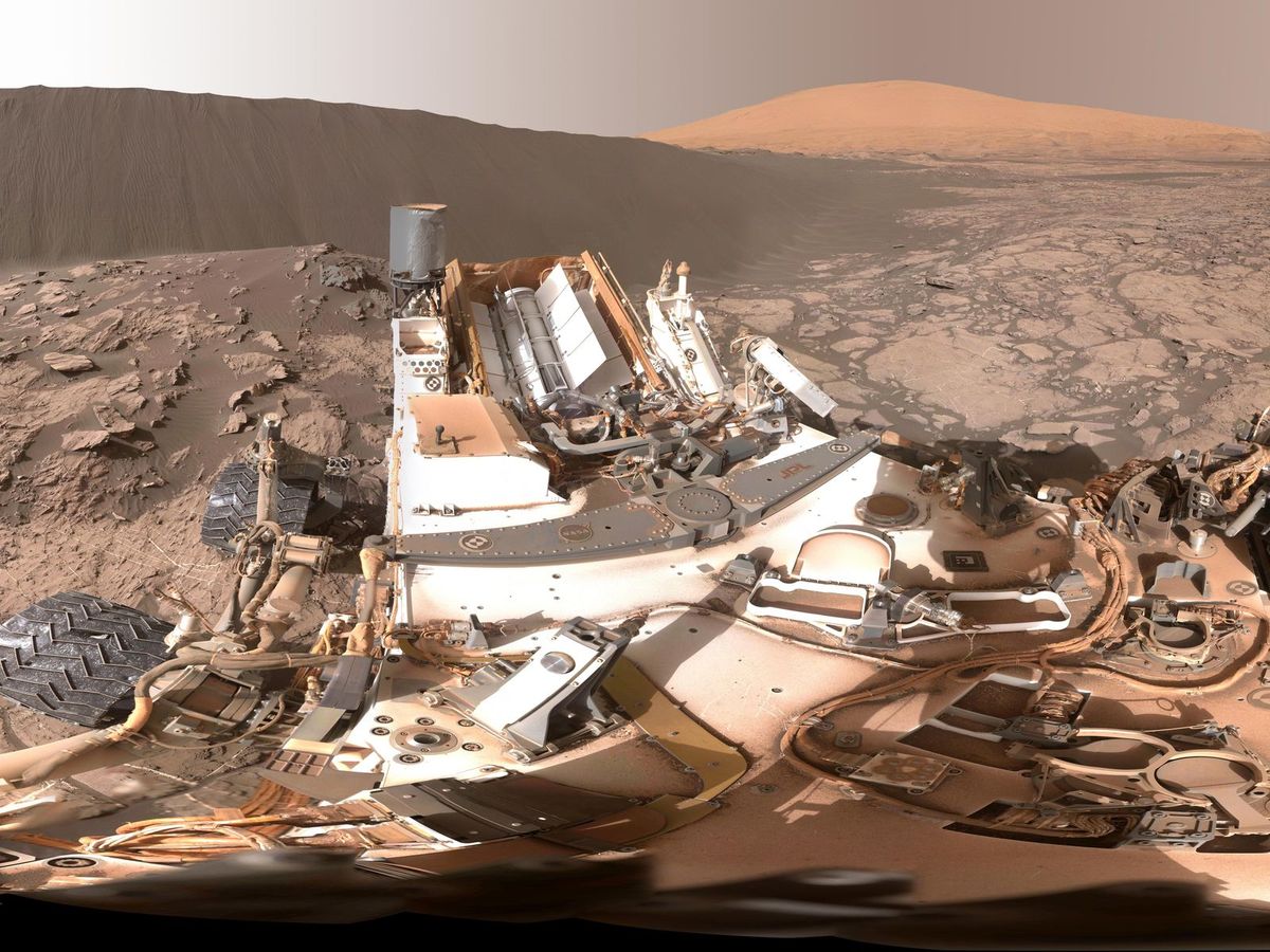 Curiosity Rover Eyes Towering Sand Dunes on Mars (Photos) | Space