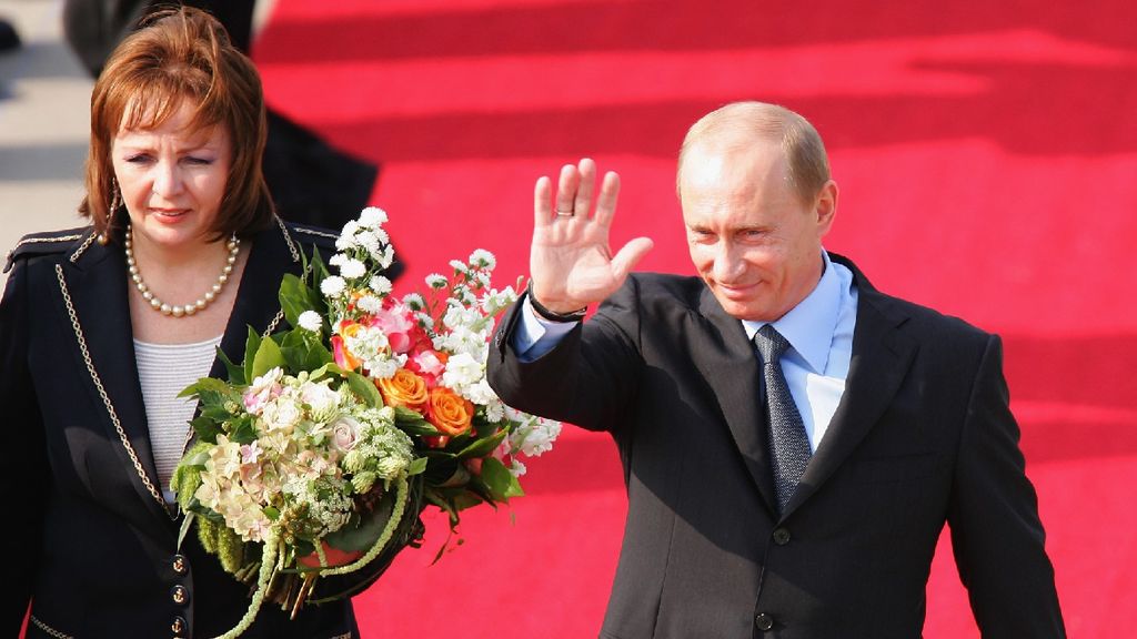 Lyudmila Putina to Alina Kabaeva: Vladimir Putin’s mysterious love life ...