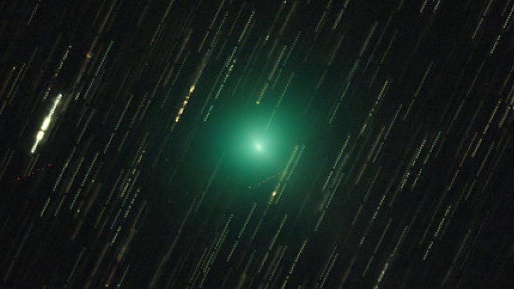 Exploding, green 'devil comet' could photobomb April 8 total solar ...