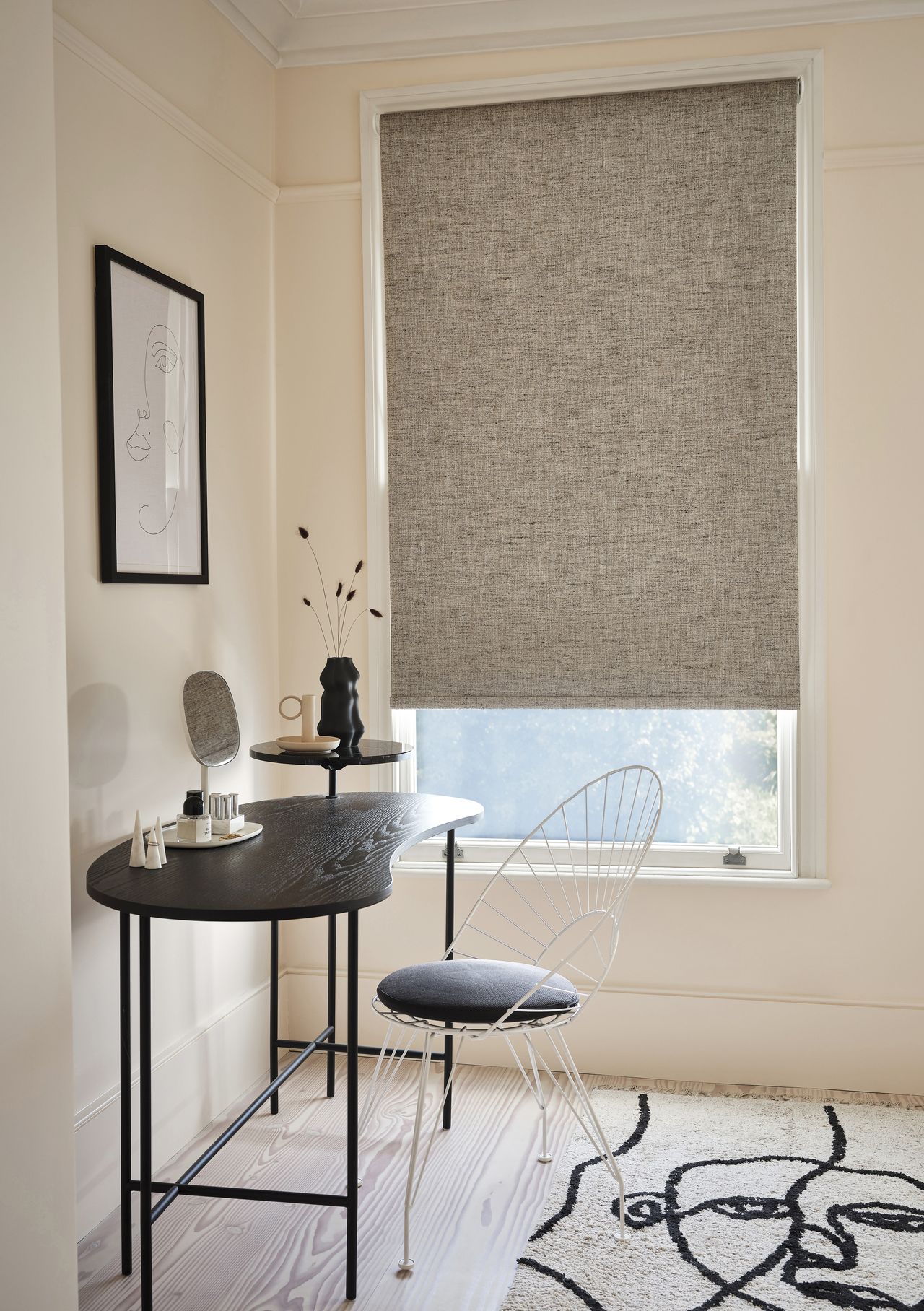 How to reverse roll a roller blind - a neat design trick | Livingetc