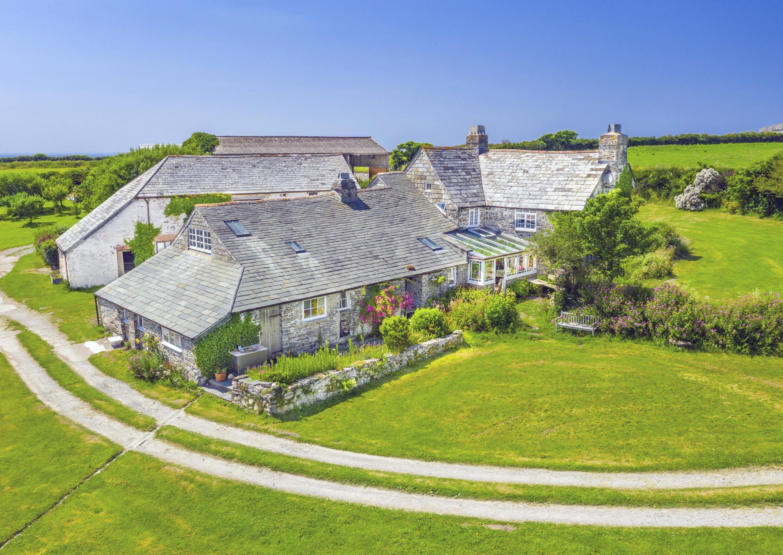 A secluded farmhouse tucked away on the wild North Cornwall Atlantic ...