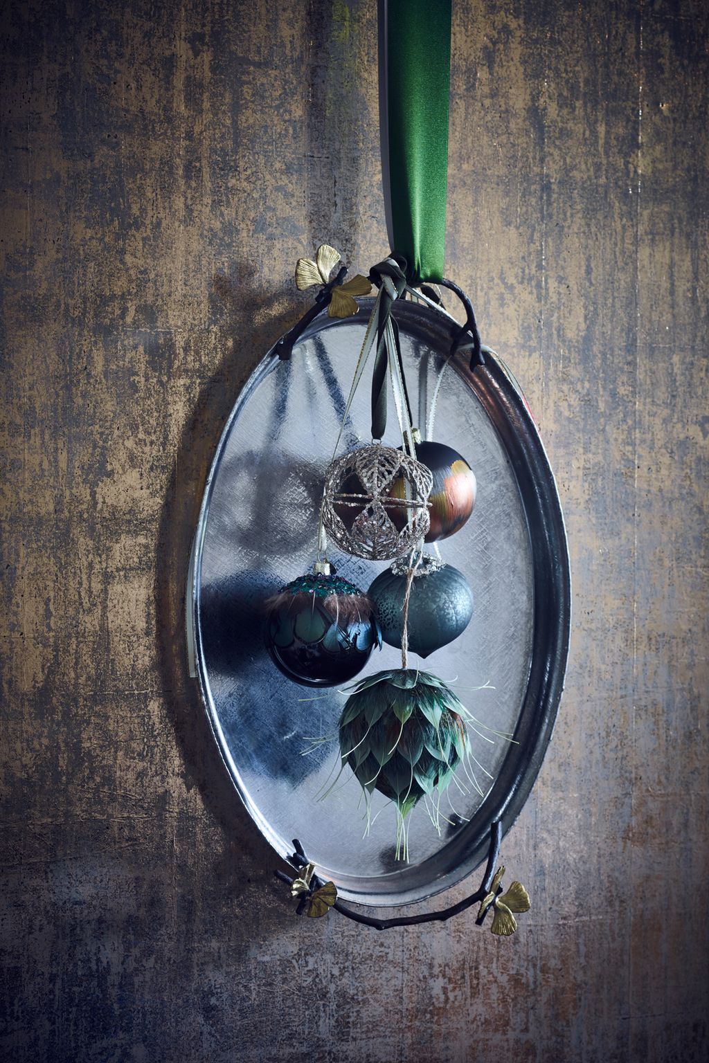 Decorating With Baubles: Creative And Stylish Christmas Decorating Ideas