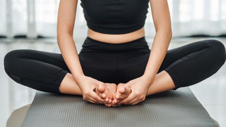 A mobility coach recommends three daily stretches to unlock tight hips ...
