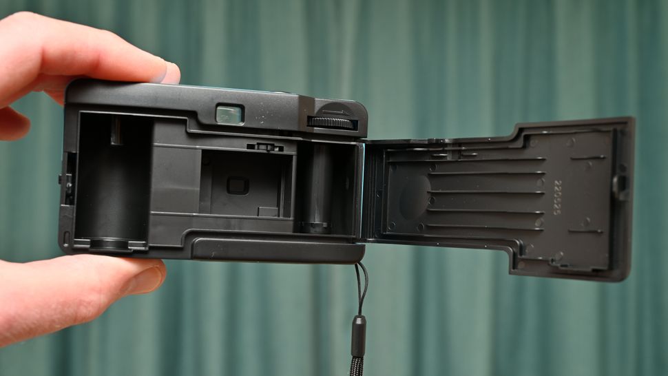 Kodak M35 Reloadable Film Camera review: pick a color, there a plenty ...