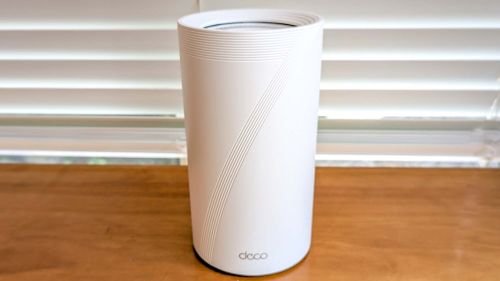 I just tested a $700 Wi-Fi 7 router with dual screens — and it’s ...