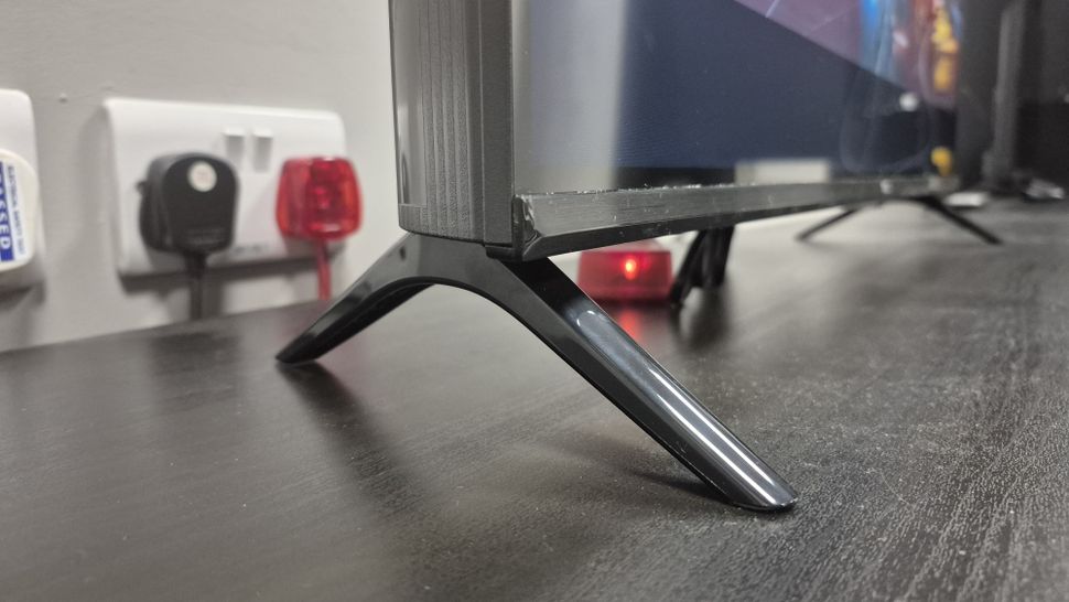 TCL 32S5400 review: a super-tempting cheap small TV, with some ...