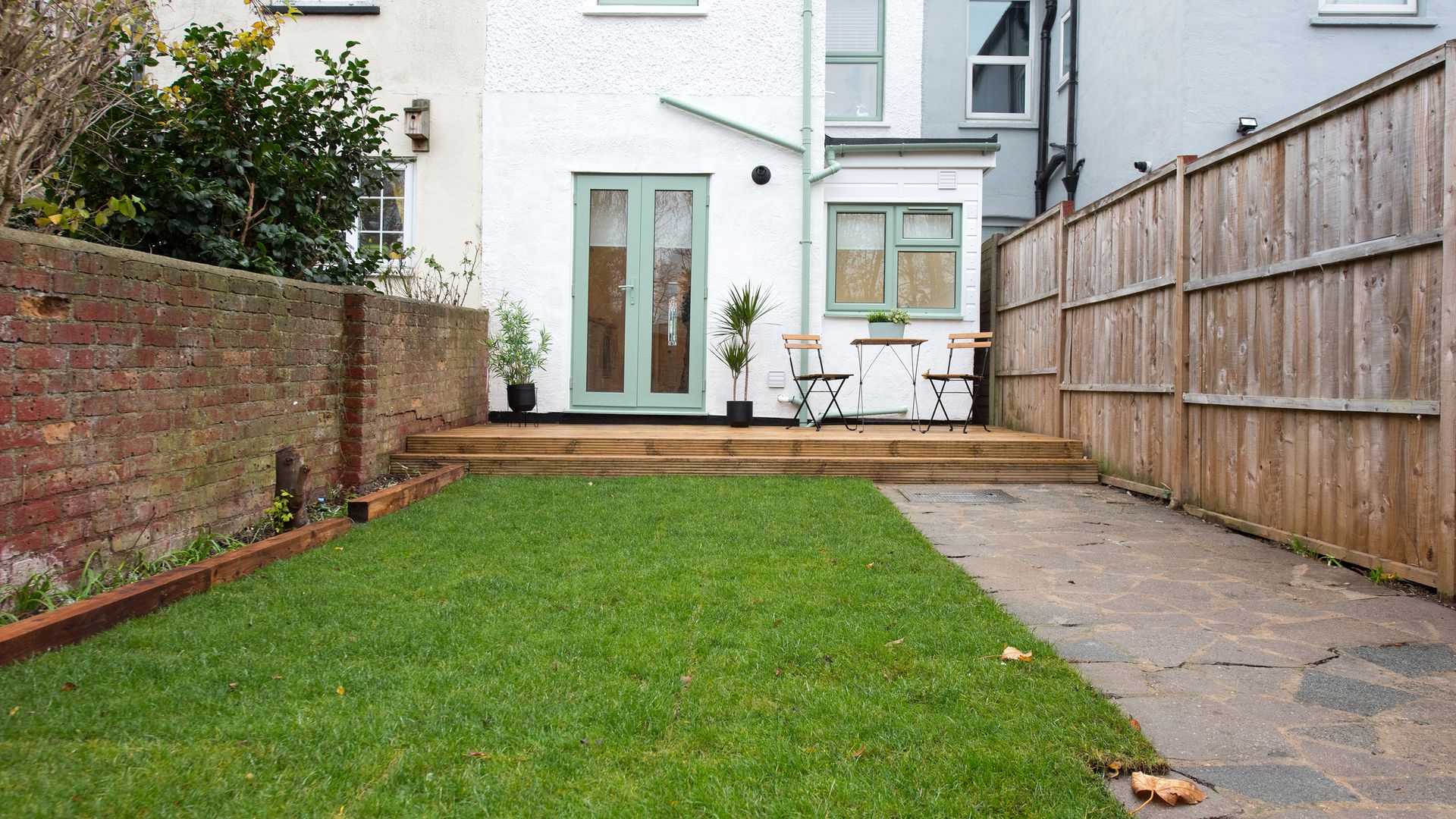 Fence vs Wall: Which is the Best Boundary For Your Garden? | Homebuilding