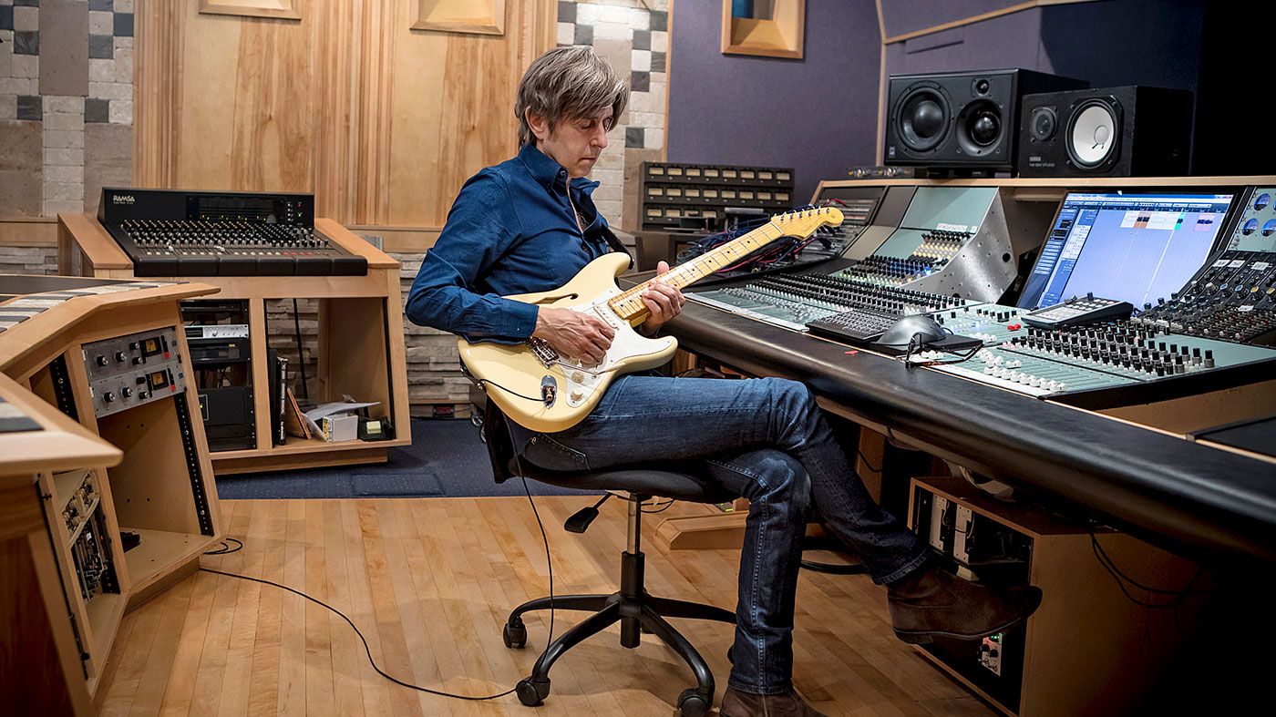 Eric Johnson focuses on the dynamics of tone in his latest mini guitar ...