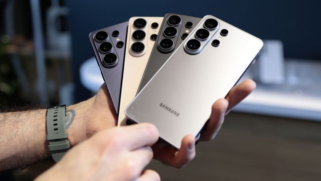 Samsung Galaxy S26 Ultra hands-on: Privacy Display steals the show on ...