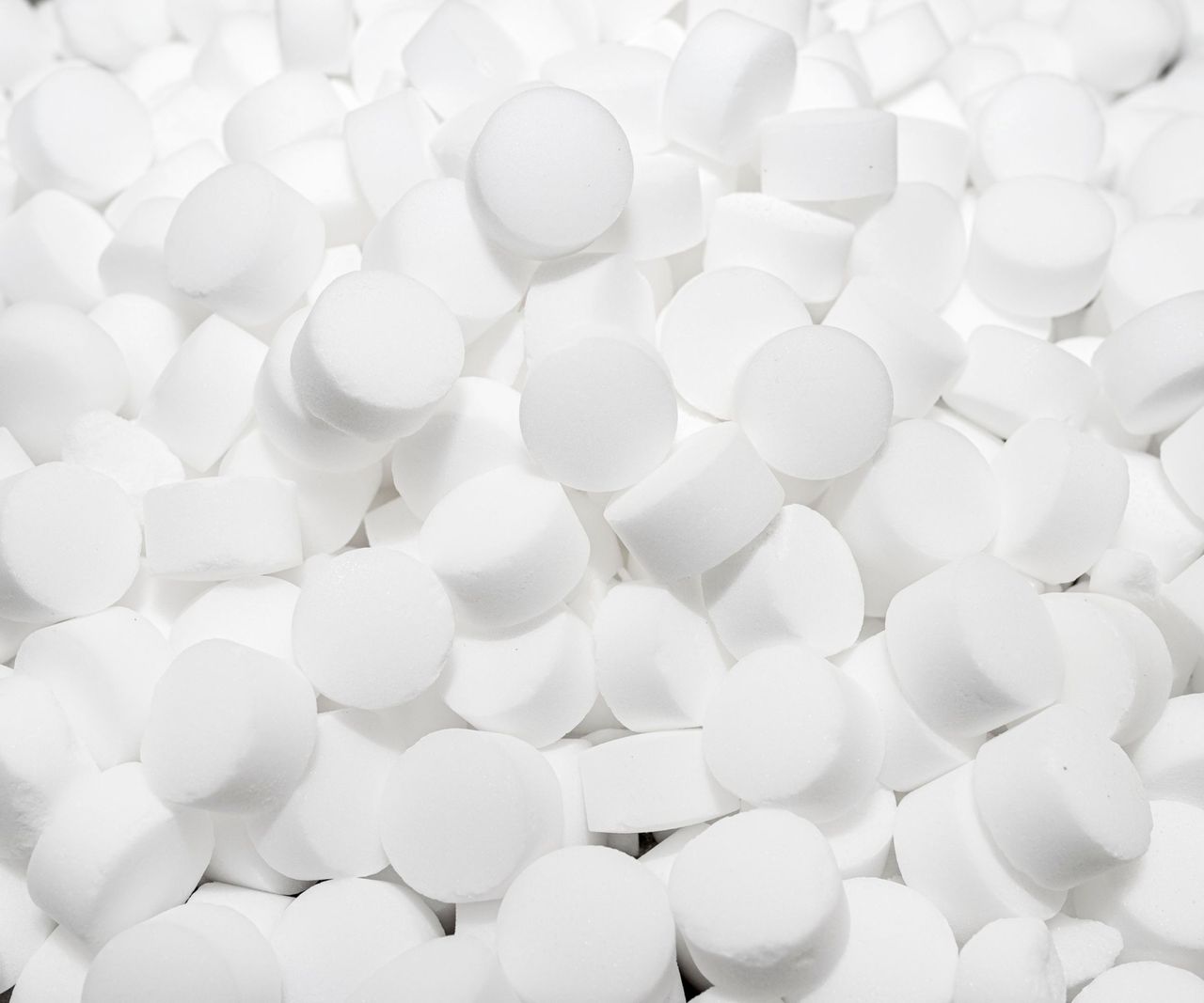 Ice melt alternatives debunked: the methods that never work | Homes and ...