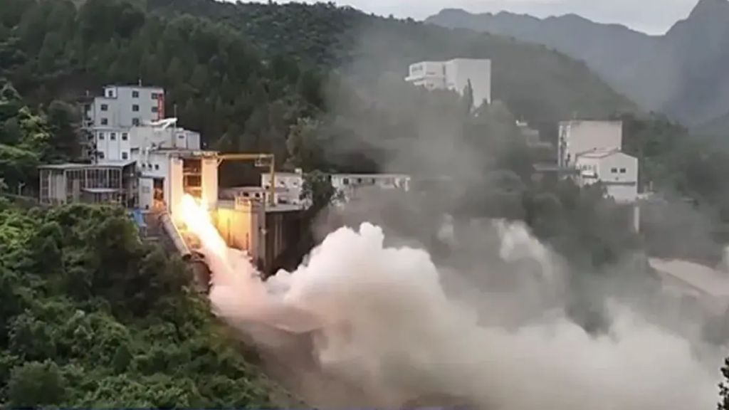 Watch China test fire new engine for moon rocket (video) | Space