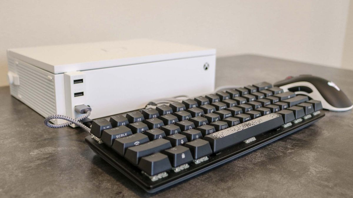 I turned my Xbox Series S into a gaming laptop with this portable ...