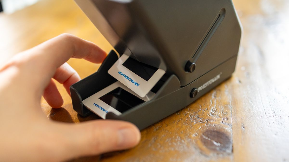Photolux SV-3 LED slide viewer review | Digital Camera World