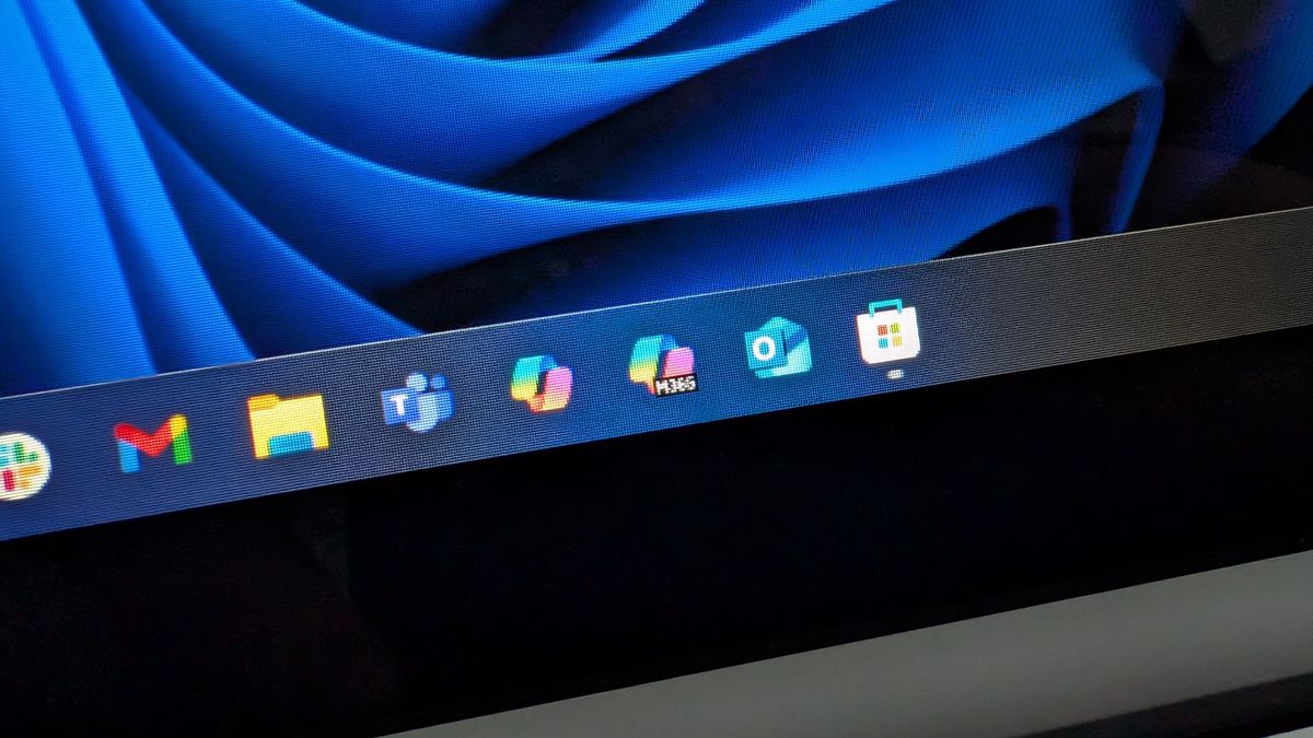 Microsoft 365 Copilot's new icon is almost impossible to read | Windows ...