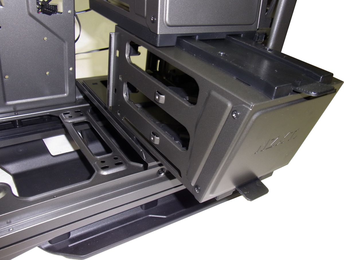 Storage Installation - NZXT Phantom 820 Case Review: Conceptualized By Enthusiasts | Tom's Hardware
