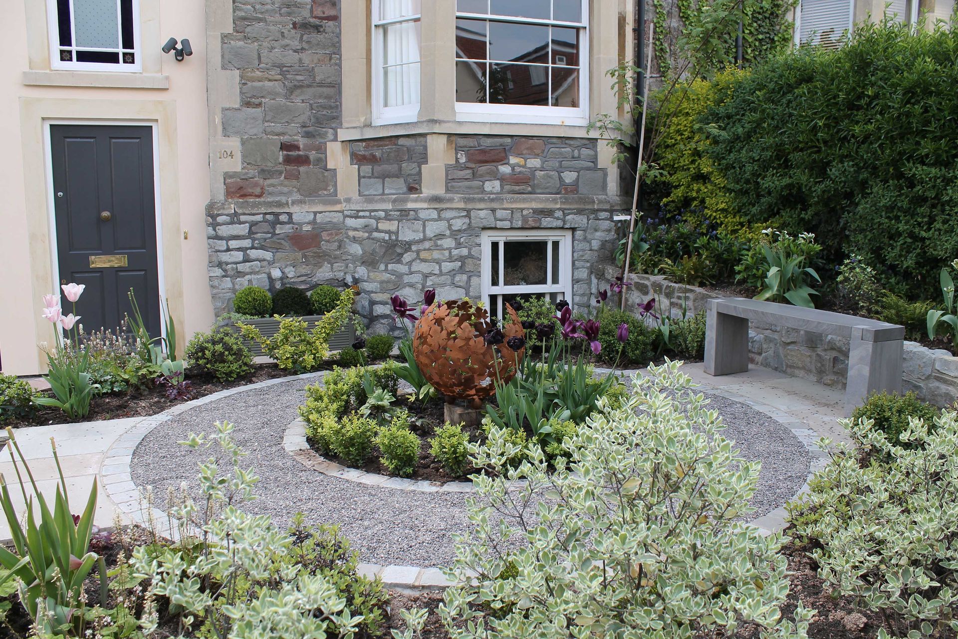 Small front garden ideas: 13 welcoming ways with landscaping and plants ...