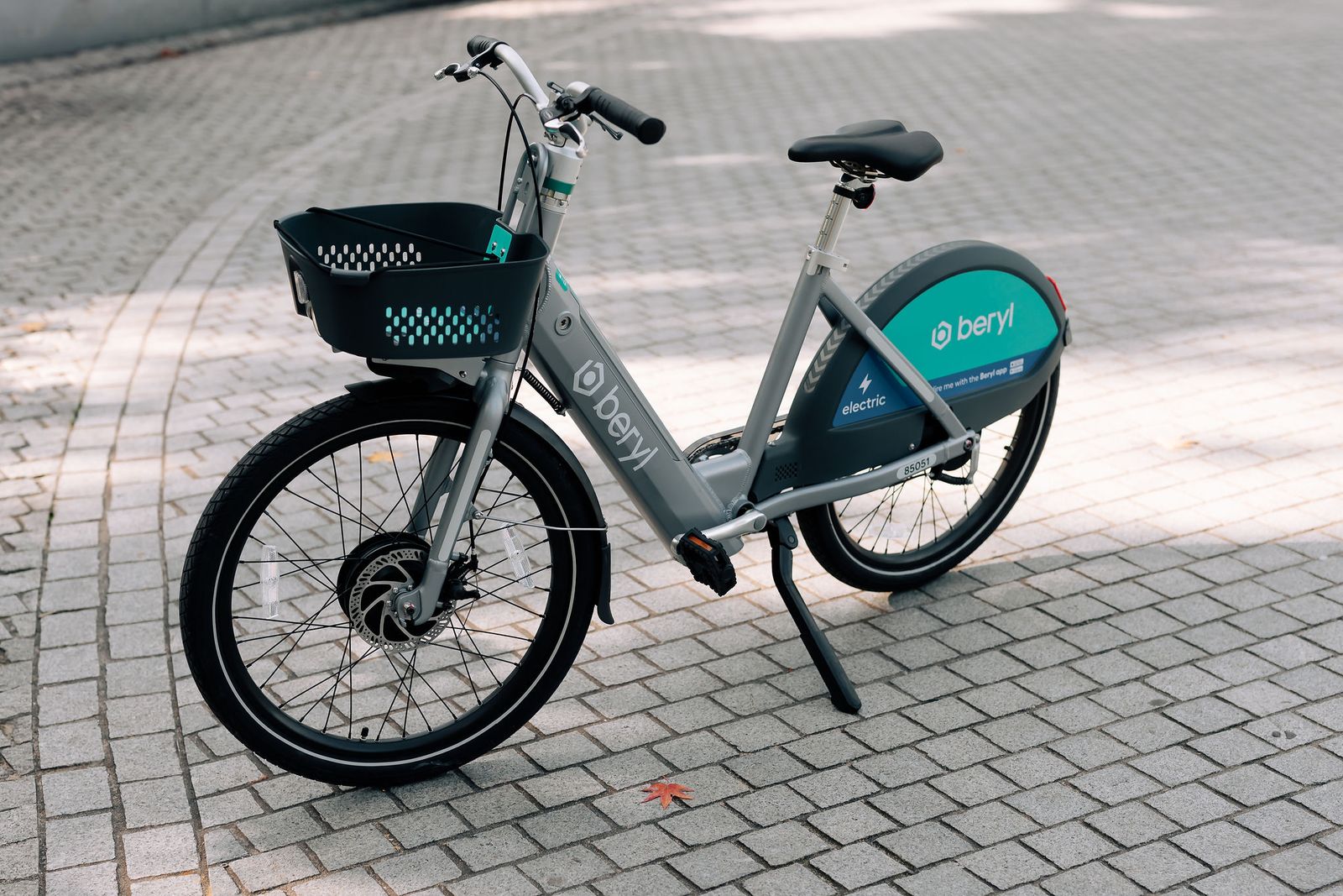 I test rode the newest shared e-bike on the market, and it might be the ...