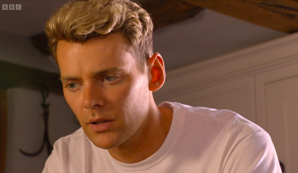 EastEnders fans spot HUGE plot hole as the Beales return! | What to Watch