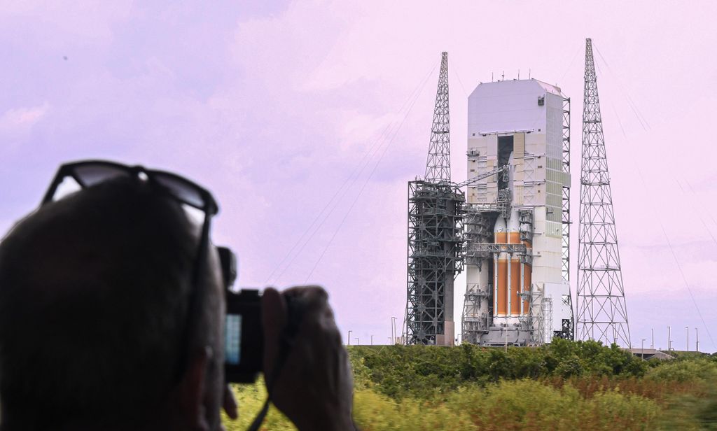 ULA Delta IV Heavy rocket puts on a show on next-to-last launch (photos ...