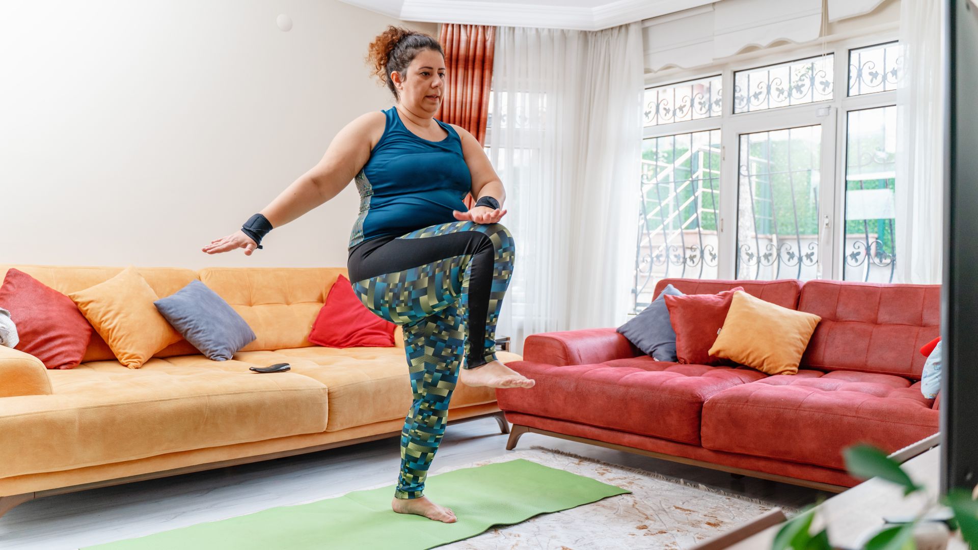 I tried this 7,000-step walking workout and it helped me hit my daily ...