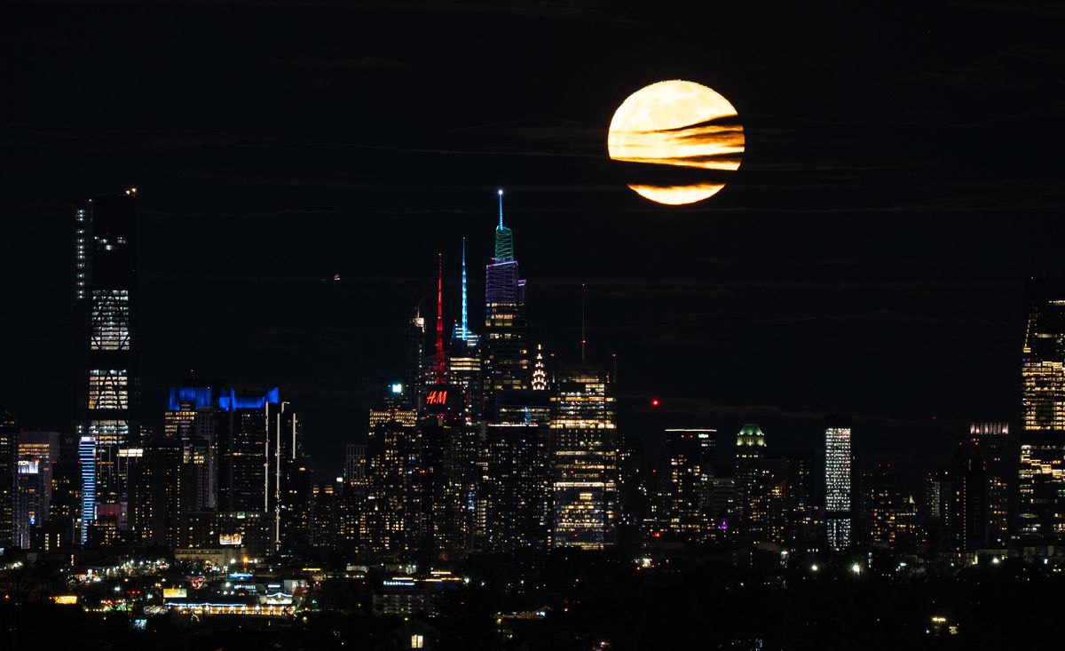 April's Full Pink Moon captivates skywatchers worldwide with dazzling ...