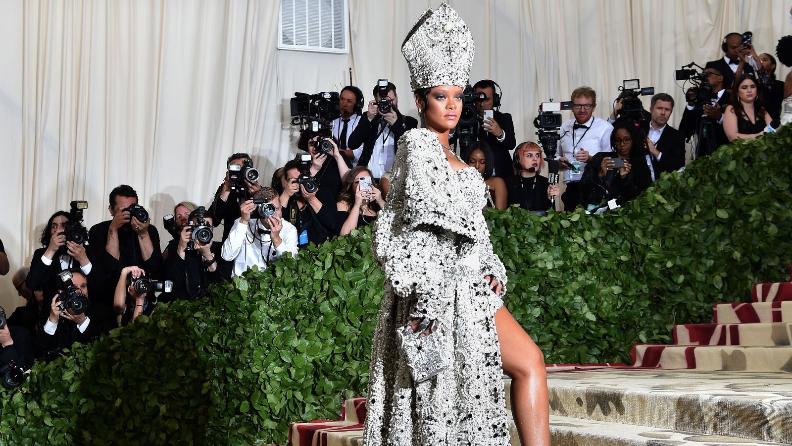 Miley Cyrus’ Met Gala Dress 2018 - See Miley Cyrus's Low-Cut Met Gala ...