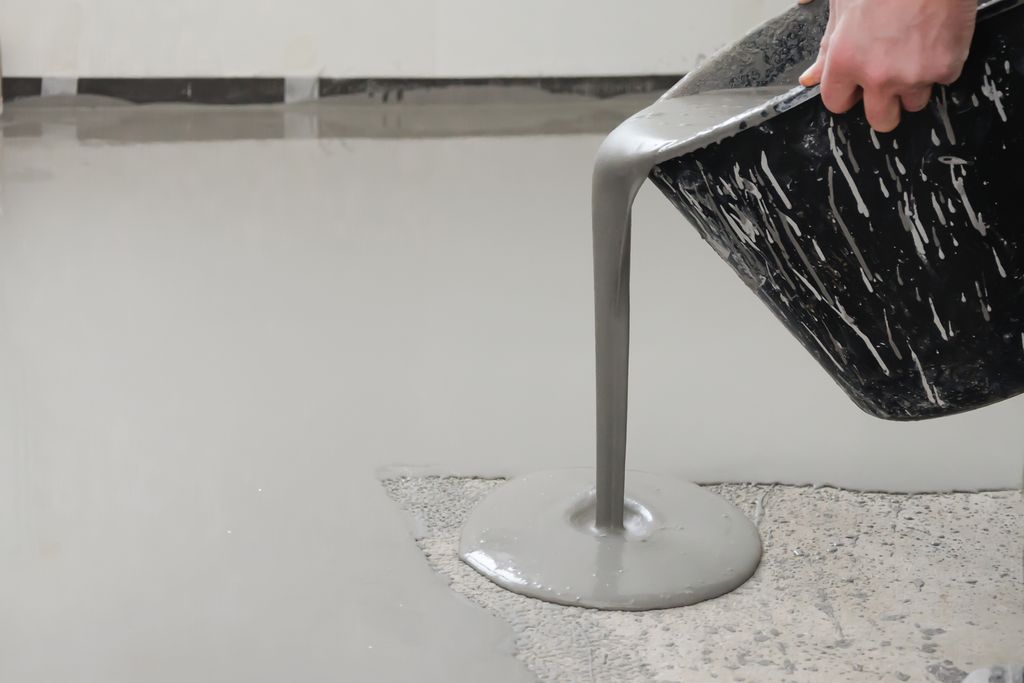 Floor Screed: Types, Cost and How it's Applied | Homebuilding