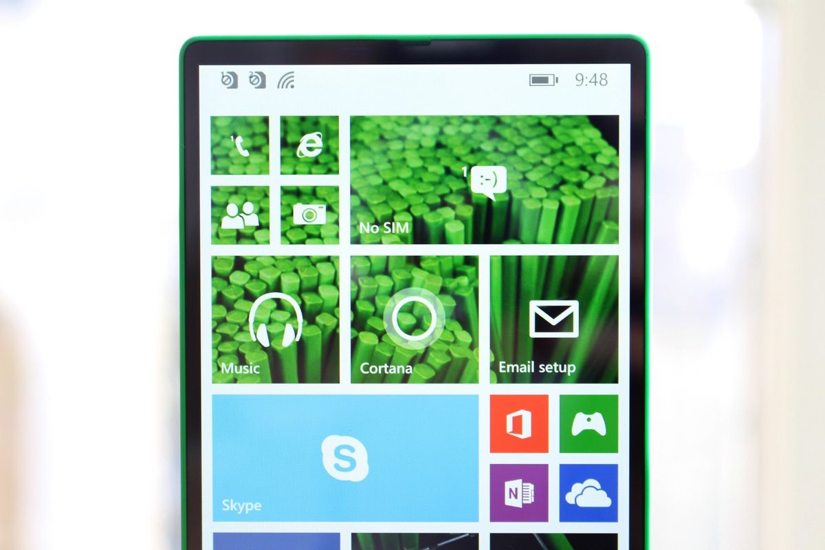 A look at Microsoft's unreleased 'all screen' Lumia Windows phone ...