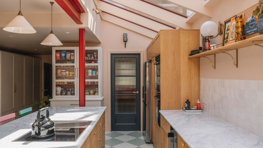 What is keyhole gardening and expert tips on how to do it | Homes and ...