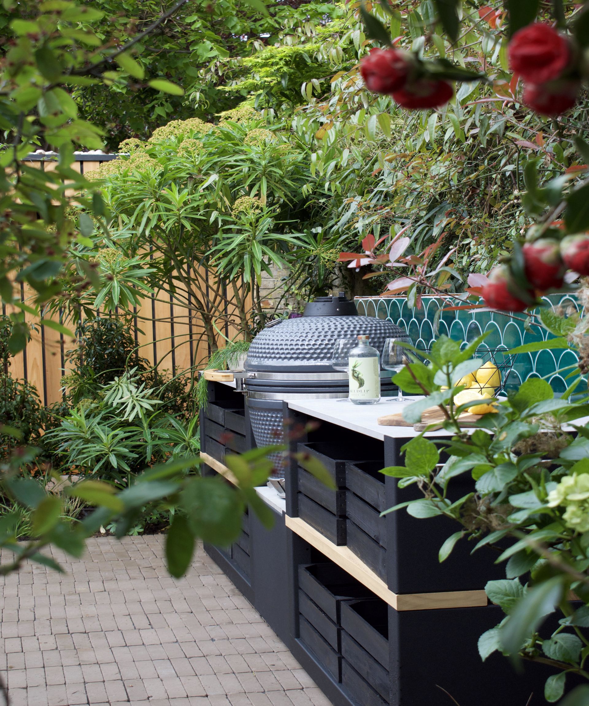 Garden bar ideas perfect for al fresco entertaining | Livingetc