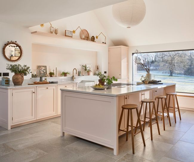 The minimum amount of space required around a kitchen island | Homebuilding