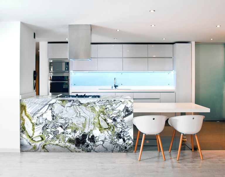 When should you use a waterfall countertop? And when to avoid | Livingetc