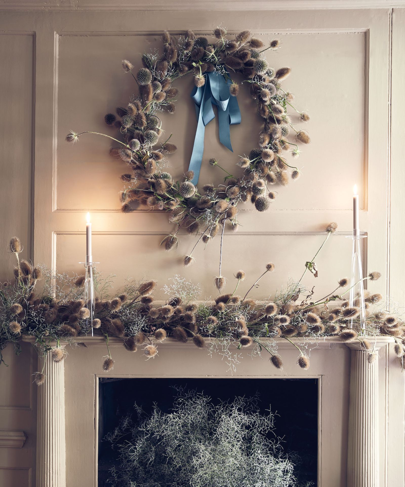 Christmas fireplace decor: 16 ways to a festive fireside | Homes & Gardens