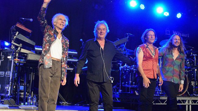 We saw Yes play a tiny venue as a warm up for their upcoming tour | Louder