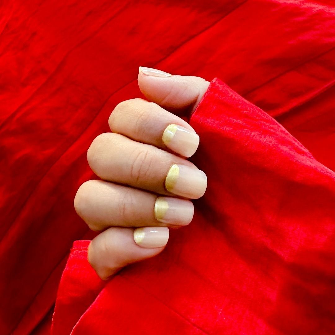 17 Gold Nail Ideas That Always Look Chic, From Manicurists | Who What Wear