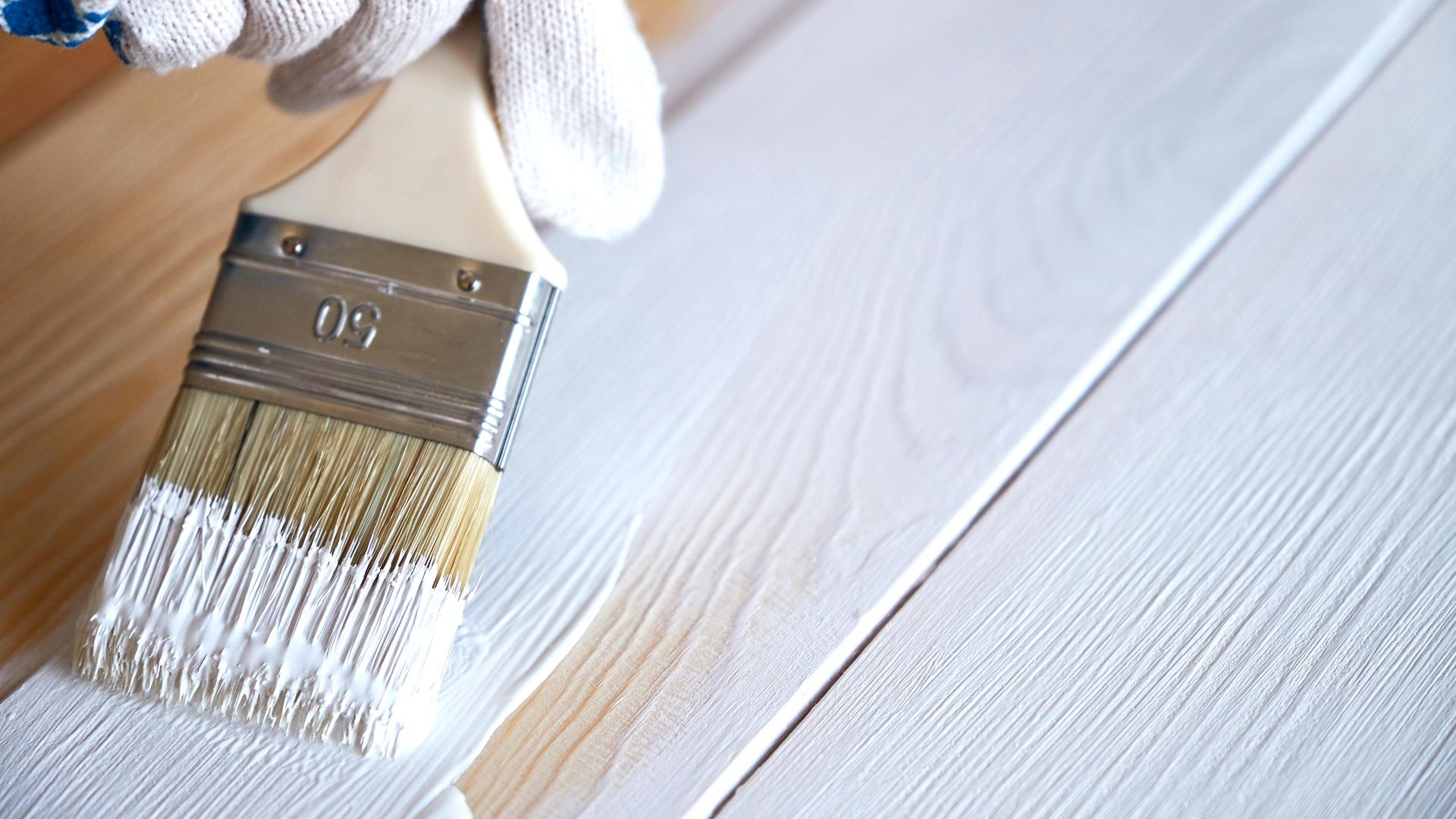 How to whitewash wood: top tips to get the distressed look | Homebuilding