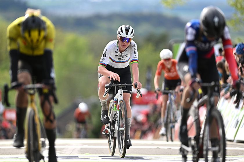 Talented climber Ella Wyllie signs for WorldTour team Jayco-AlUla ...