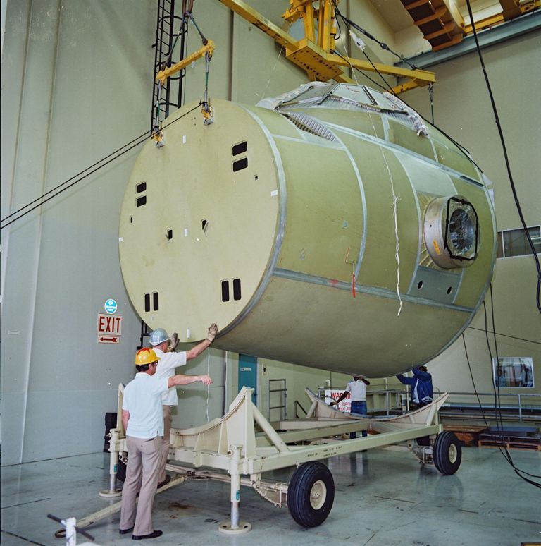 Retro Space Pictures: Building Shuttle Atlantis: Page 3 | Space